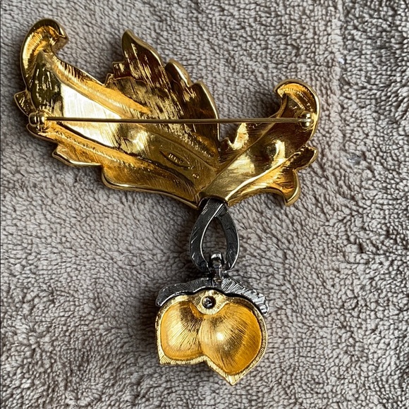 Jewelry | Vintage Avon Brooch | Poshmark